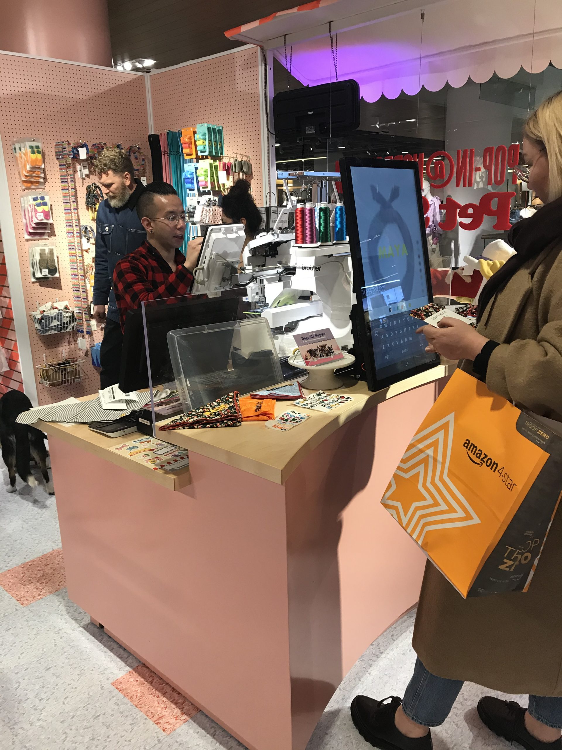 Nordstrom Seattle popup petshop espace personnalisation - Focus Shopper ...